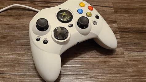 Hyperkin Redesigns Og Xbox Controller With Hall Effect Joysticks Dexerto