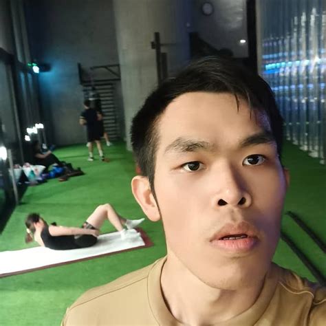 Tony Chen Zilong Chen • Threads Say More