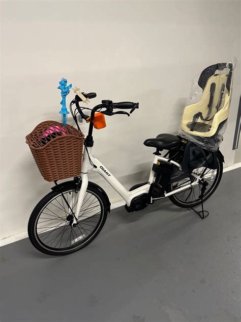 捷安特電動腳踏車，付親子座椅 體育器材 自行車及配件 單車在旋轉拍賣