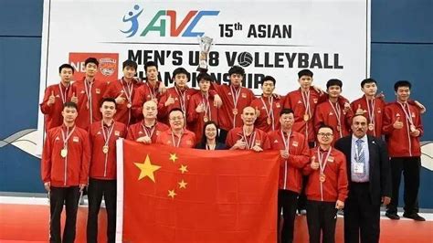 恭喜TA们捧起2024年第十五届亚洲U18男排锦标赛冠军奖杯 中国队 罗朕博 牛戈
