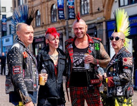 استایل پانک Punk Style چیست؟ کمد مجله اینترنتی سارک
