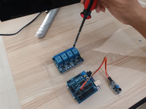 โปรเจค Arduino ควบคุมการติด ดับ Led 3 ดวง ด้วย เสียงปรบมือ รับทําโปรเจค Arduino