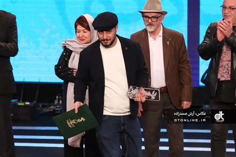 غیبت مه لقا باقری موقع جایزه گرفتن جواد عزتی در جشنواره تصاویر