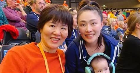 女排国手马蕴雯：嫁大16岁白人老公，住别墅开豪车，混血女儿可爱马蕴雯女排雷特新浪新闻