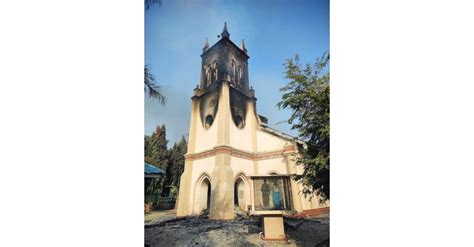 ရေဦးမြို့က နှစ်ပေါင်း ၁၂၀ ကျော်သက်တမ်းရှိတဲ့ ခရစ်ယာန်ဘုရားကျောင်းကို စစ်တပ်မီးရှို့ နိုင