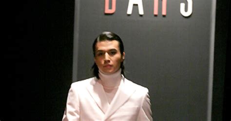 Md포토 이동욱 화이트 정장에 빛나는 구두