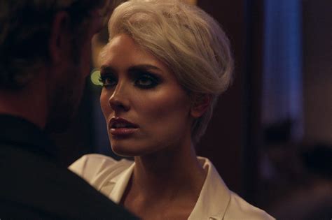 Netflix情慾美劇《性生活》第二季預告公開！火辣人妻莎拉夏希回歸，新角色加入、三角戀尺度再升級！