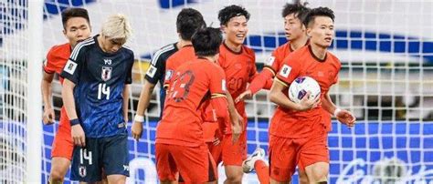日本球迷怒斥国足盘外招：为了赢球耍小聪明，让fifa重罚空场！中国队球场比赛
