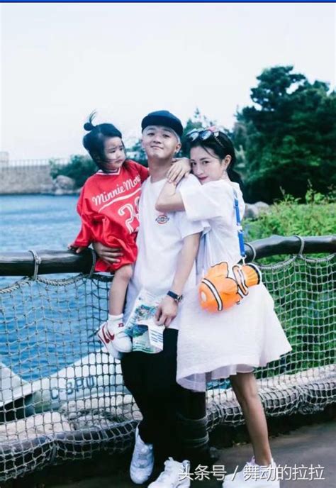包貝爾一家三口游日本，包貝爾搞笑、包文婧美膩、包餃子呆萌！ 每日頭條