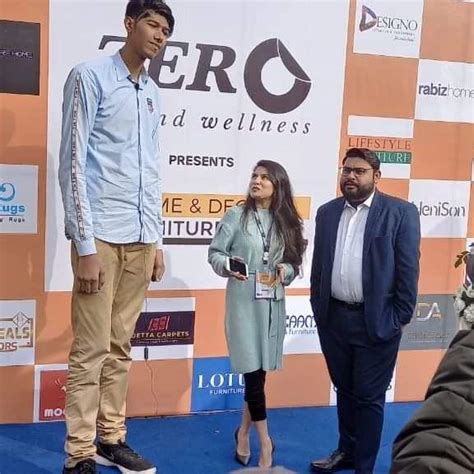 Mudassir Gujjar Tallest Cricketer In The World Making A Normal