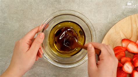 제철요리 상큼 달콤 딸기 돌나물 샐러드