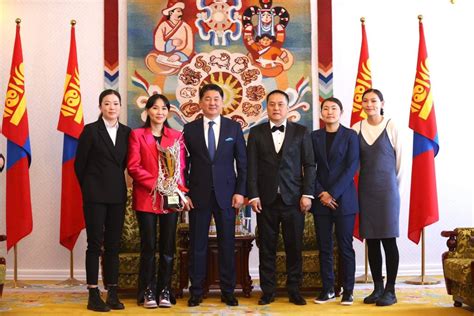 Монгол Улсын Ерөнхийлөгч У Хүрэлсүх 3х3 сагсан бөмбөгийн үндэсний шигшээ багийнхныг хүлээн авч