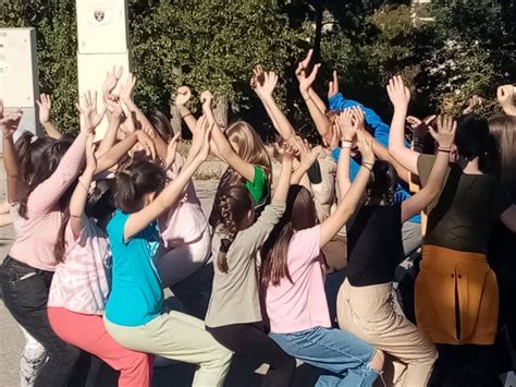 Ученици от СУ Христо Ботев Враца с открит урок по горска педагогика снимки