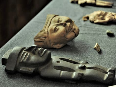 고고학 조각과 역사 서적 멕시코로 돌아온 미국과의 1847 전쟁의 전리품 Infobae