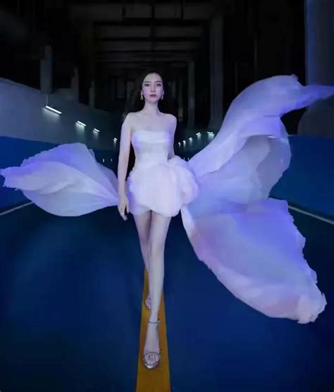 Angelababy Long Legs Inews