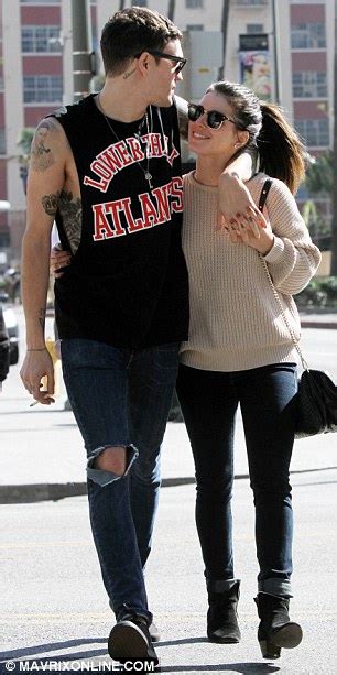 Tatuaggi Di Shenae Grimes E Josh Beech Sheena Grimes Beach Tiktok