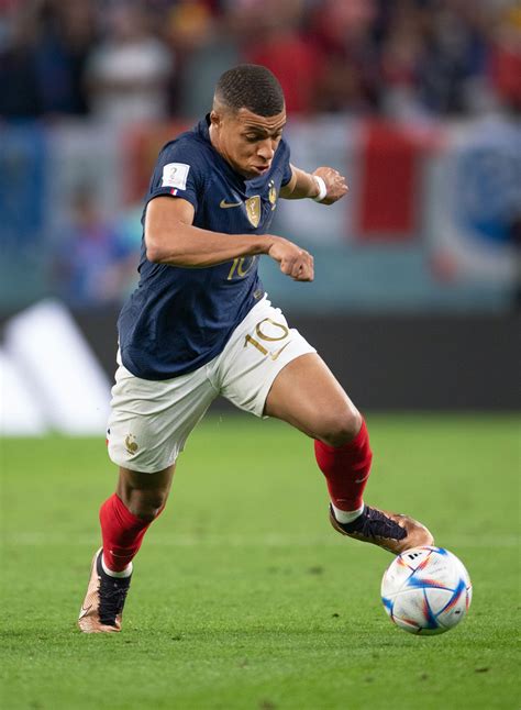 Qatar 2022 Qué Significa La Celebración De Kylian Mbappé Tras Su Gol Gq