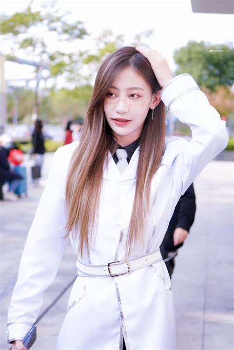 Ghim Của 𝕛𝕒𝕕𝕖 Trên 袁一琪 Yuan Yi Qi