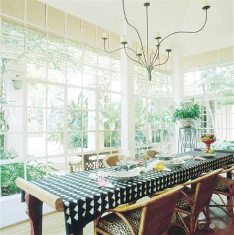 상상앳홈 첫눈 ️ 코로나로 집콕이지만 오랜만에 눈이 많이 와서 아침 먹고 집앞 산책로에 눈 구경 나갔는데 아들램 눈썰매 한번 타자마자 남이 만든 눈사람 머리를 박살