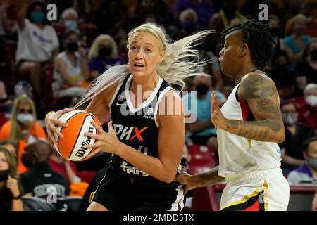 Phoenix Mercury Guard Sophie Cunningham 9 Warms Up Before An Wnba Basketball Game Against The