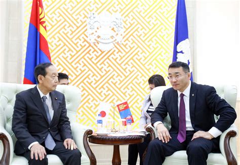 Токушима дахь Монгол Улсын Өргөмжит консул Каваүчи Широг “Хангарди“ одонгоор шагналаа