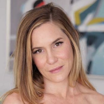 Aderes Quin Photos Watch Her Free HQ Galleries At FreeOnes