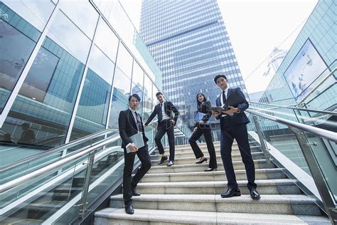 高档商务环境里的商务人士摄影图6720 4480图片素材免费下载 编号724522 潮点视频