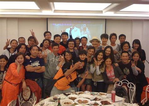 《回家的誘惑》片場照，秋瓷炫對著鏡頭賣萌，李彩樺原來這麼漂亮 每日頭條
