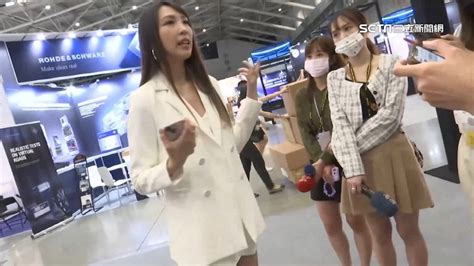 新聞 照片刪掉車展拍showgirl裙底遭抓包鞠躬 看板sex Ptt網頁版