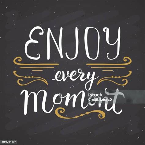 모든 순간을 즐길 수 있는 문자 필기 기호 손으로 그린 그런 지 서예 텍스트 칠판 배경의 벡터 일러스트레이션 0명에 대한 스톡 벡터 아트 및 기타 이미지 Istock