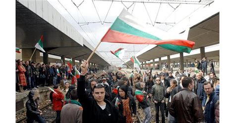 Протестиращи се разграничиха от студентите и Христо Стоичков