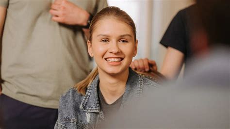 Сериал Новенькие Бунт против взрослых 2023 фото видео описание серий Вокруг ТВ