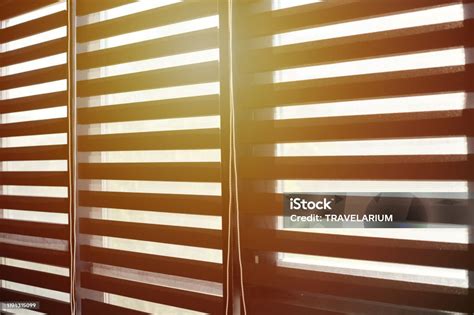 사무실 블라인드 현대 나무 Jalousie입니다 사무실 회의실 조명 범위 제어 가정 생활에 대한 스톡 사진 및 기타 이미지 가정 생활 가정의 방 각도 Istock