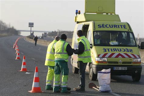 Deux Morts Et Quatre Blessés Sur La1 Accident Entre Trois Poids