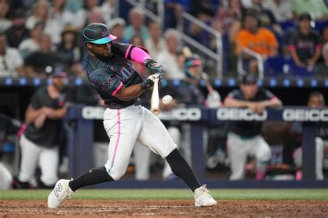 Otto Lópezs Tie Breaking Two Run Double In 8th Lifts Marlins To 3 1 Win Over Royals Orlando