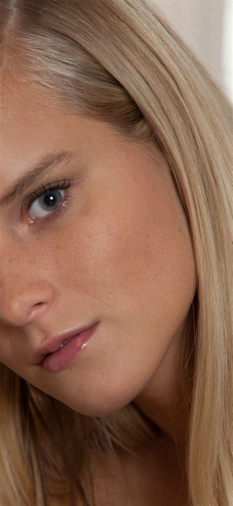 Download Wallpaper Girl Eyes Blonde Miela Section Girls In