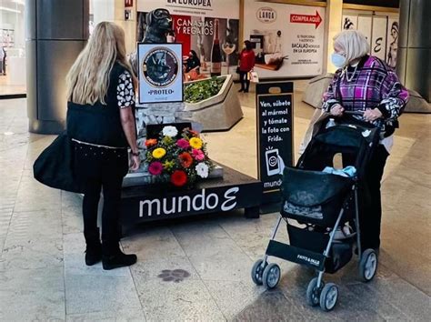 Con Estatua Y Flores Rinden Homenaje A Proteo Y Frida Los Perros