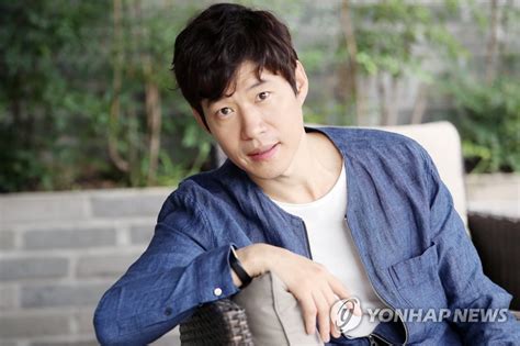 الممثل والمطرب يو جون سانغ وكالة يونهاب للانباء