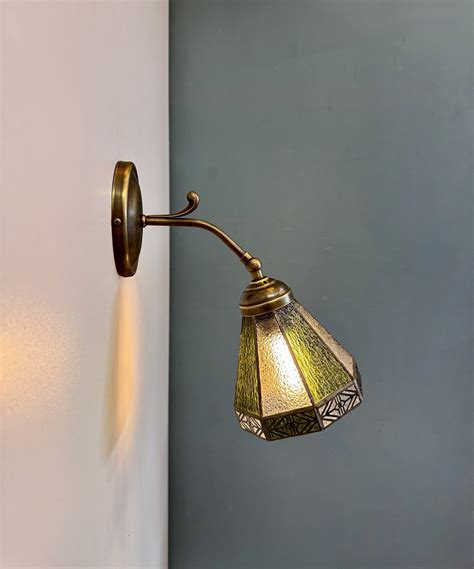 Paita I Traditional Brass Wall Sconce