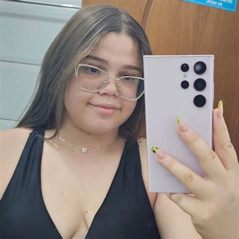 Rafaela Gubert On Threads