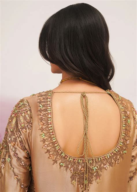 Qadeem At Jamnii A Masterpiece Of Traditional Fashion Jamnii Official