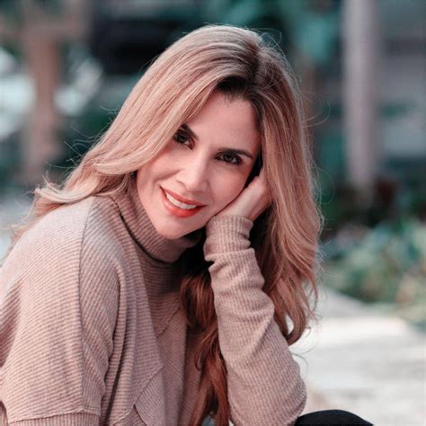 Yerling Hostos La Actriz Que Se Destaca En Series Teatro Campañas