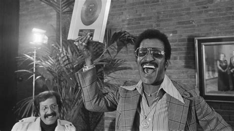 Sammy Davis Jr Byl Nejnadanějším Umělcem 20 Století Rasismus A