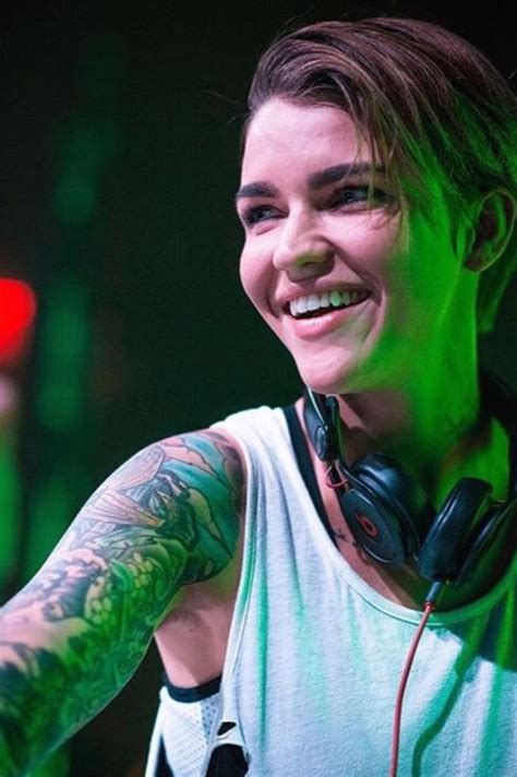 Pin By Kirsten Cowhig On Ruby Rose Ruby Rose Ruby Rose Hair Carlin