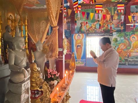 ឯកឧត្ដម រដ្ឋមន្ត្រី ព្រុំ សុខា អញ្ជើញ ប្រគេនចង្ហាន់ និងទេយ្យទាន ប្រគេនព្រះសង្ឃនៅវត្តគិរីរង្សី