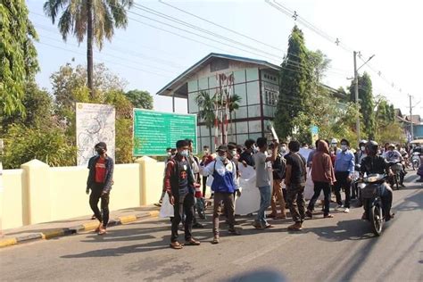 အာဏာသိမ်းမှုကို ထားဝယ် ကျောင်းသားများ ကန့်ကွက်ဆန္ဒပြ