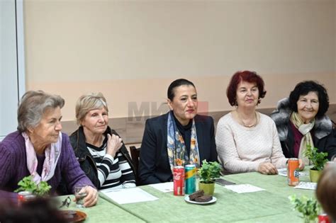 Тренчевска во посета на Центарот за дневен претстој за стари лица во Чаир во рамки на кампањата