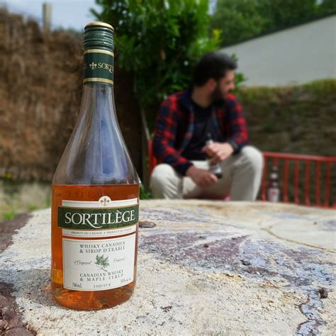 Sortilege Whisky Canadien Au Sirop Derable Marché De Noël Wine