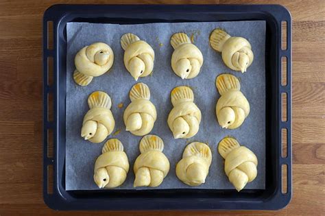 How To Bake Attractive Bird Bread Rolls For Valentines Day