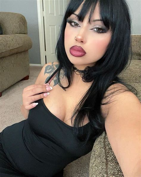 Pin By 🫶🏻 On Cooler Than Me Glamour Makeup Emo Girl Makeup Makeup Looks